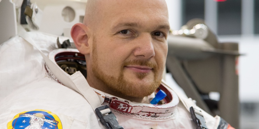 Alexander Gerst guckt im Welt-Raum die Fußball-WM