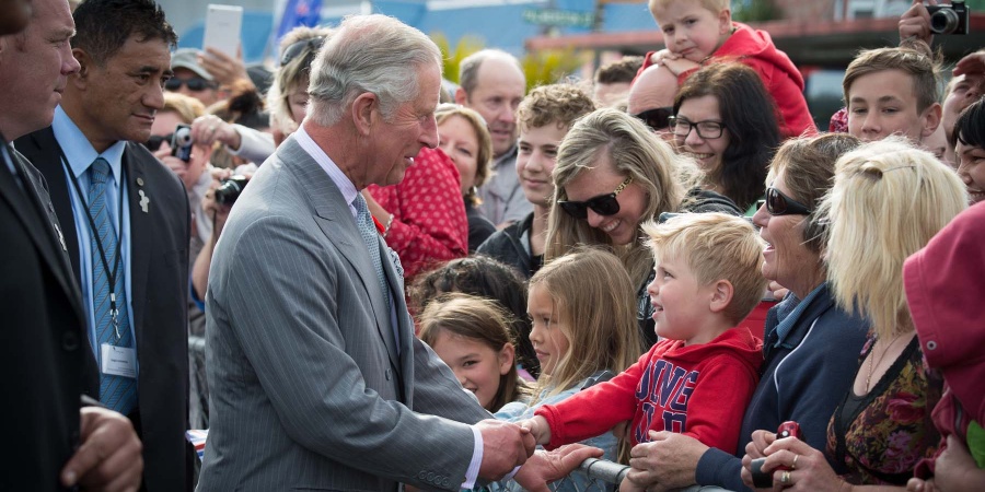 Angela Merkel isst heute mit König Charles zu Abend